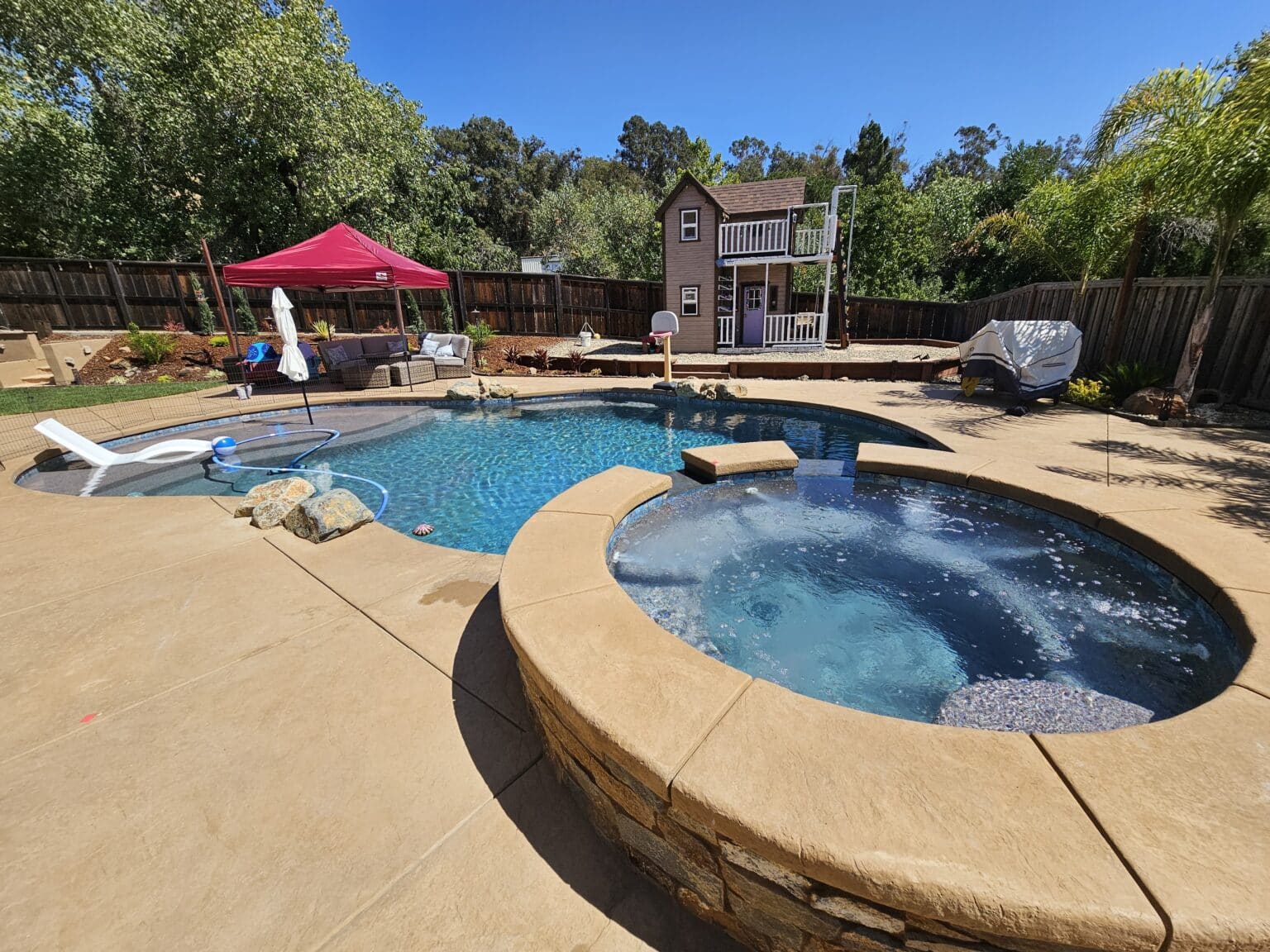 Spas & Hot Tubs - Pinnacle Pools & Spas